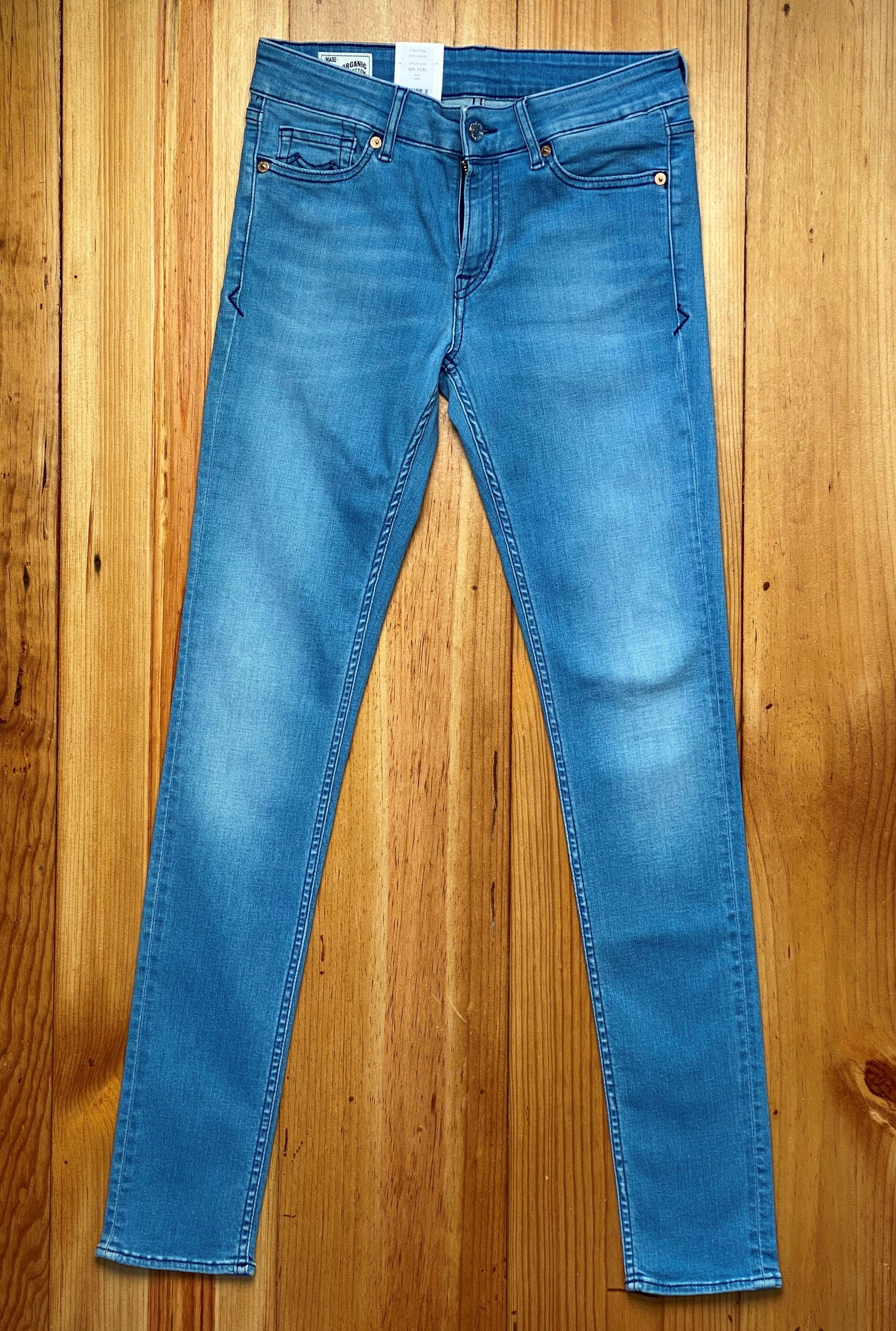 Juno Ice Blue Worn - casadenim